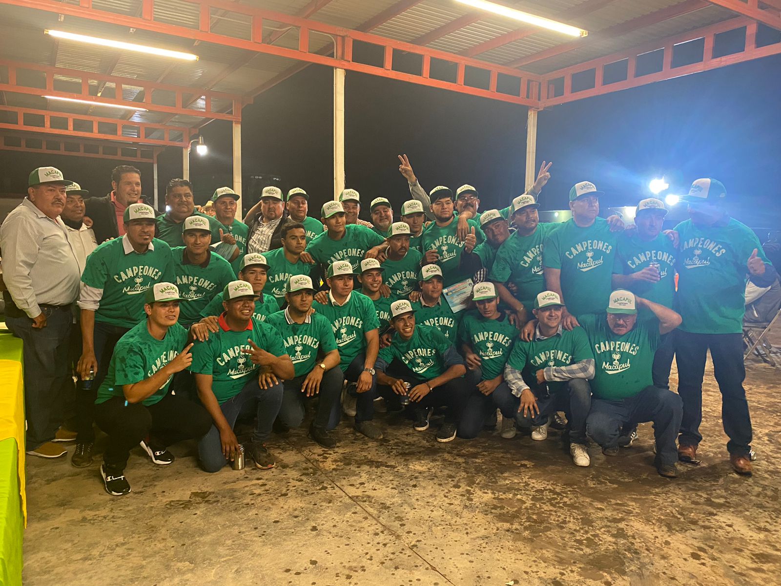 Celebran los campeones AGRESPEC-El Macapul-Almacenes Santa Rosa ...