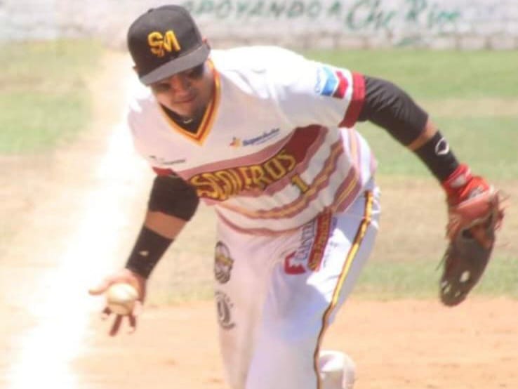 Sinónimo de campeonato… el amuleto y fino infielder Rodolfo Robles ...