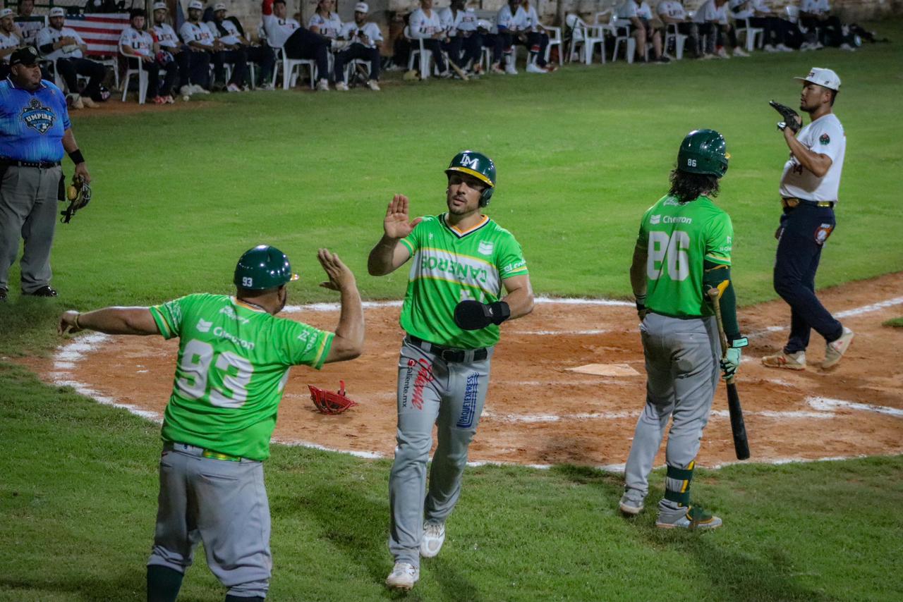Éxito total el histórico juego de béisbol entre Cañeros de Los Mochis y ...